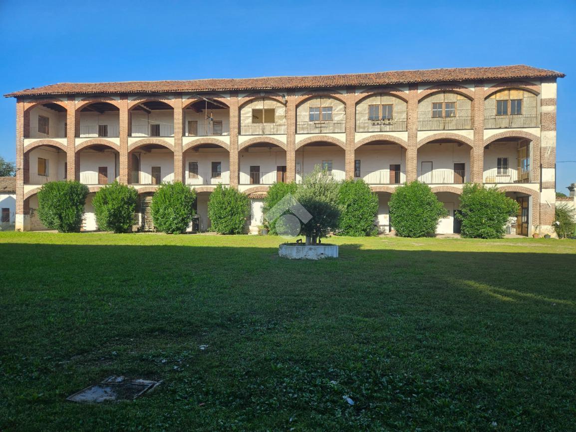 Casa indipendente in vendita a Robecco Sul Naviglio