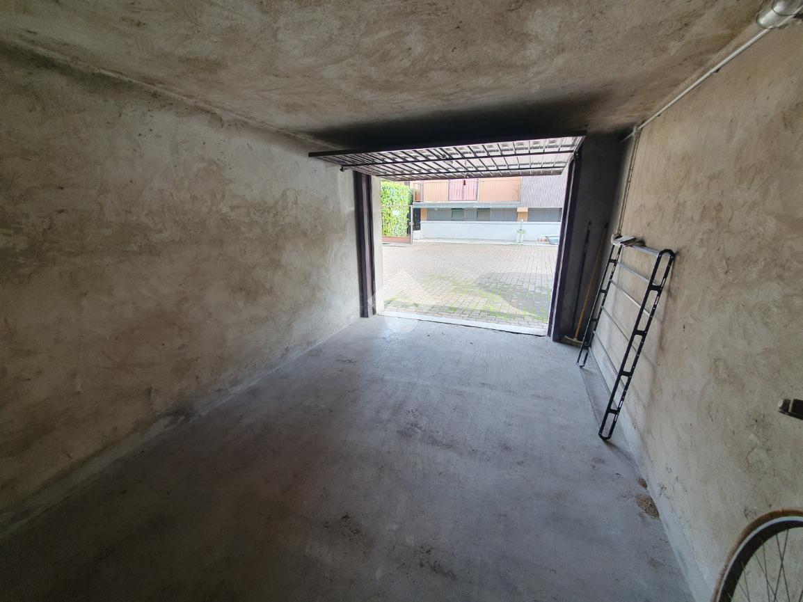 Box in vendita a Robecco Sul Naviglio