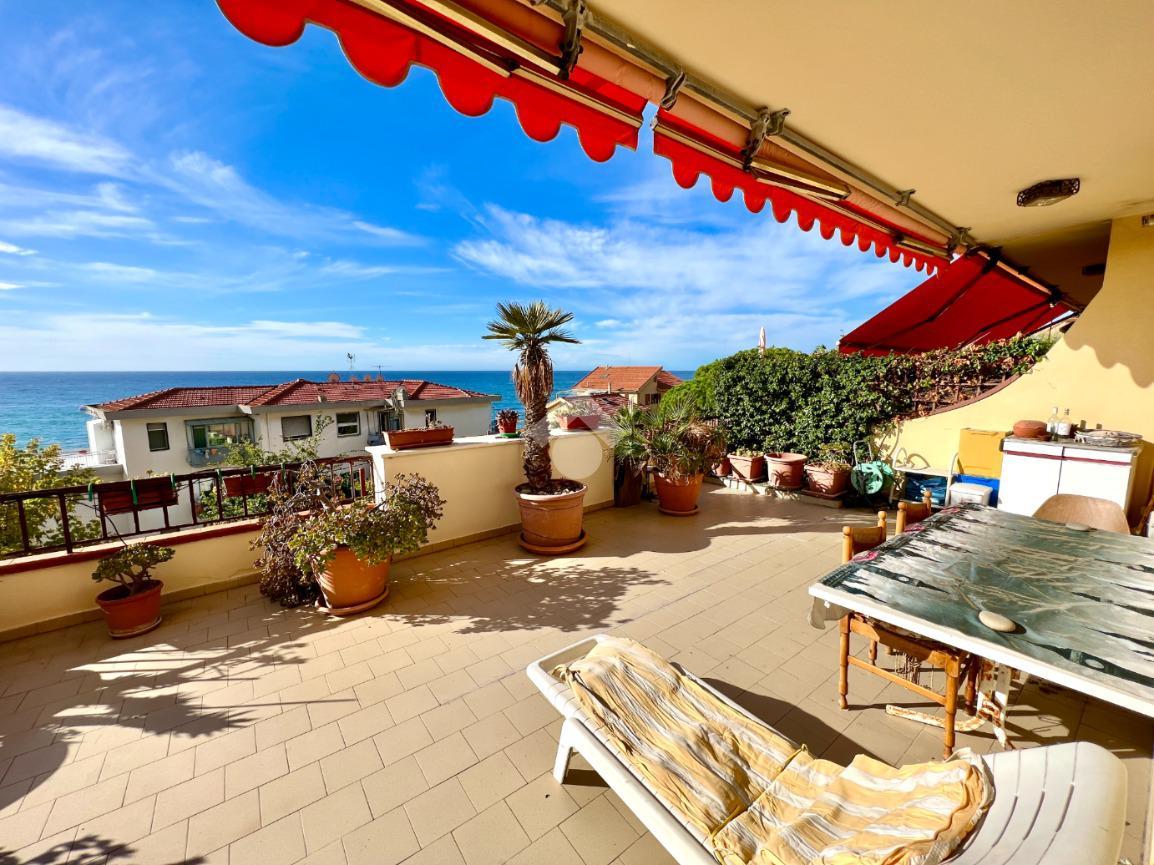 Appartamento in vendita a Cipressa