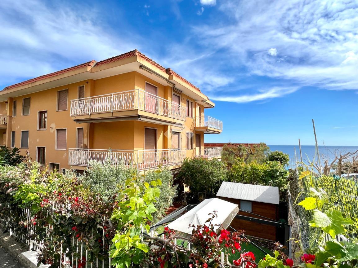 Appartamento in vendita a Cipressa