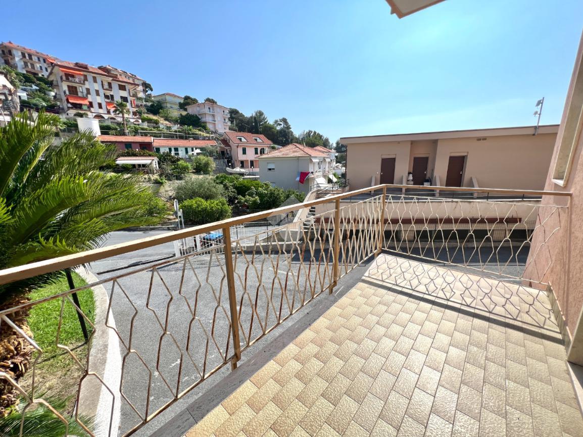 Appartamento in vendita a Costarainera