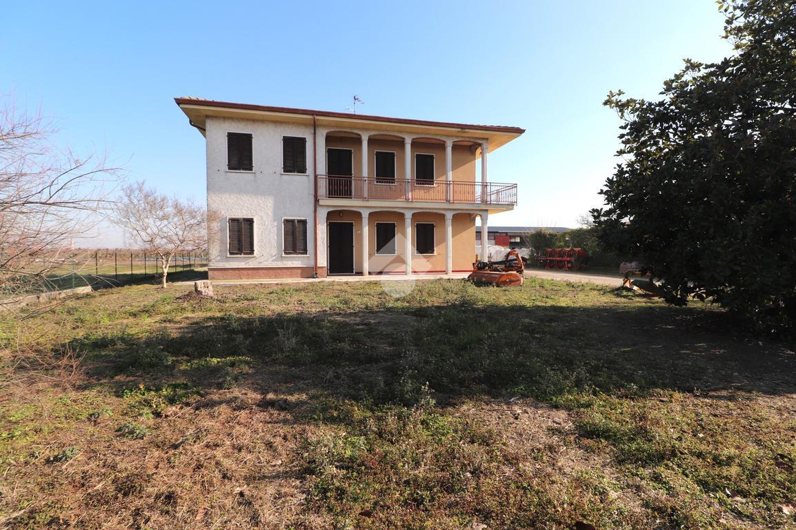 Villa in vendita a Roverbella