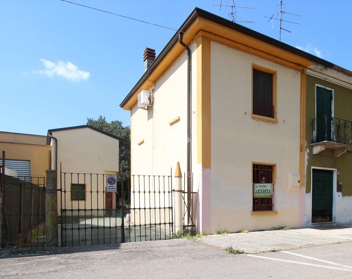 Villa in vendita a Roverbella