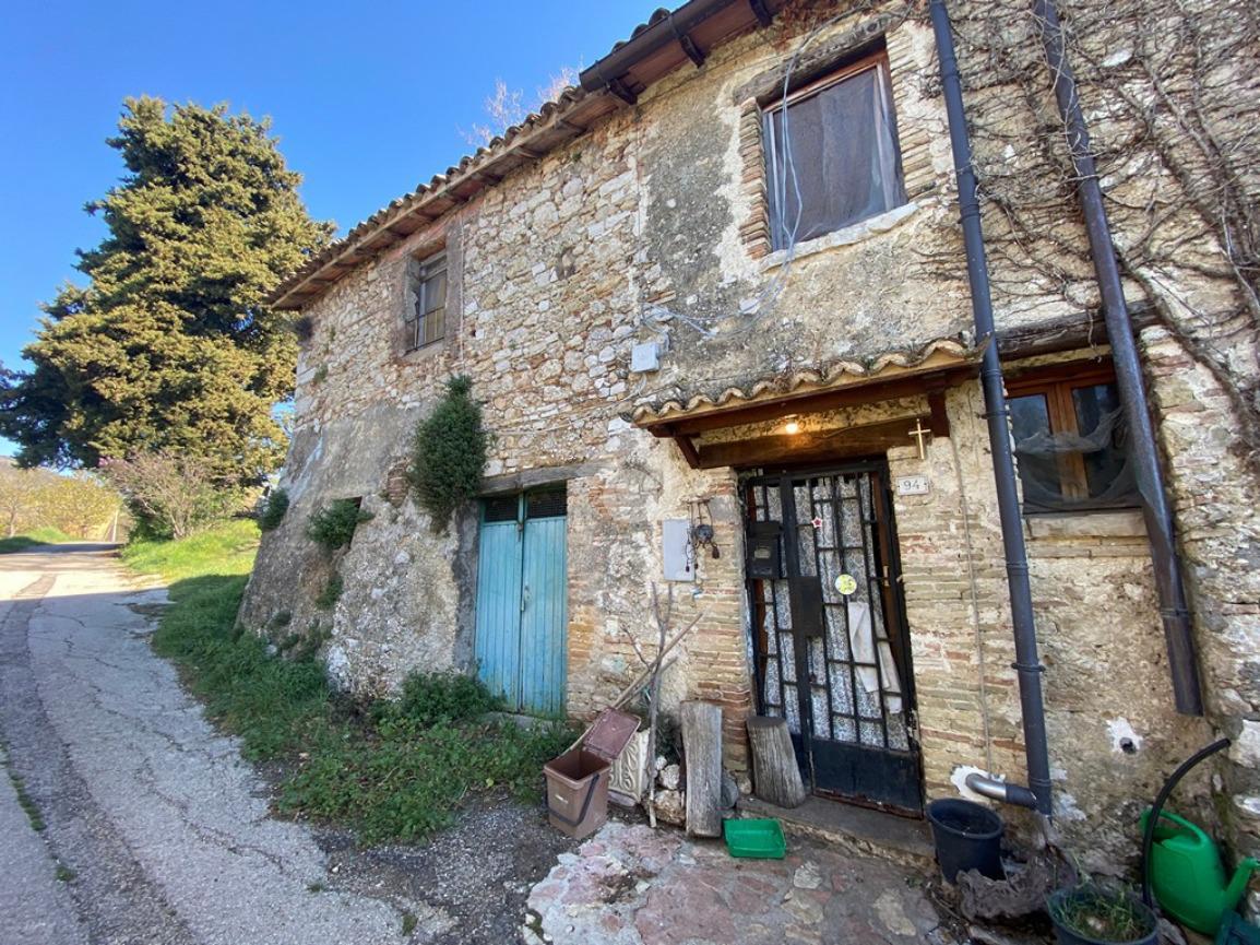 Rustico in vendita a Mompeo