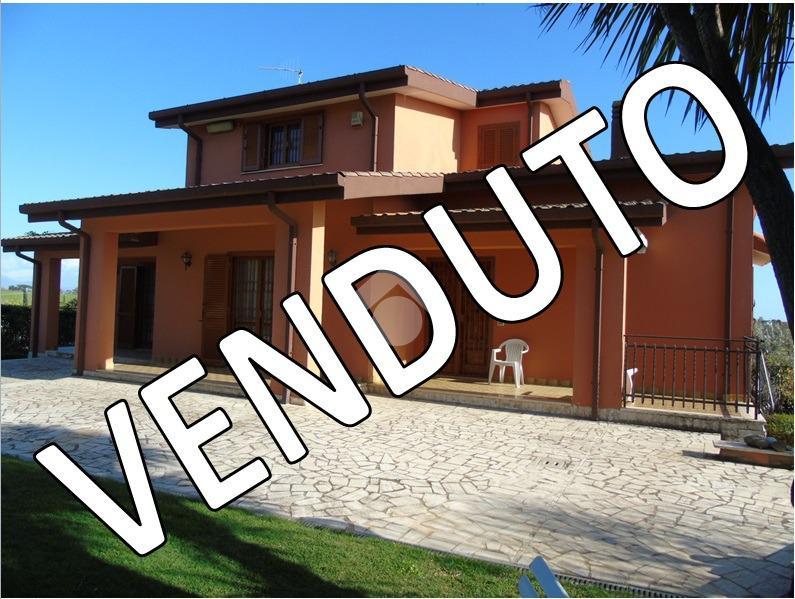 Villa in Via Apriliana, Aprilia