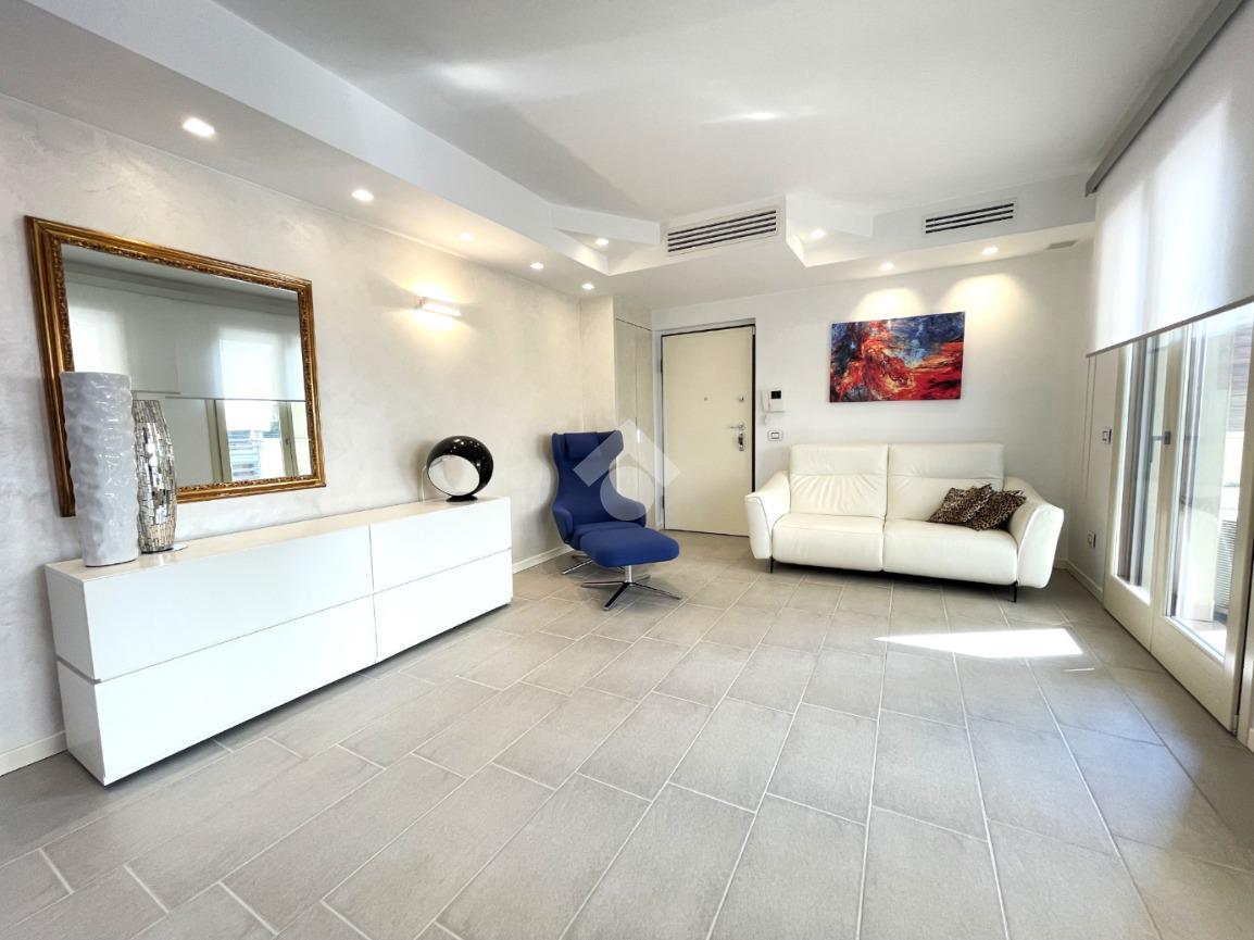 Appartamento in vendita a Desenzano Del Garda