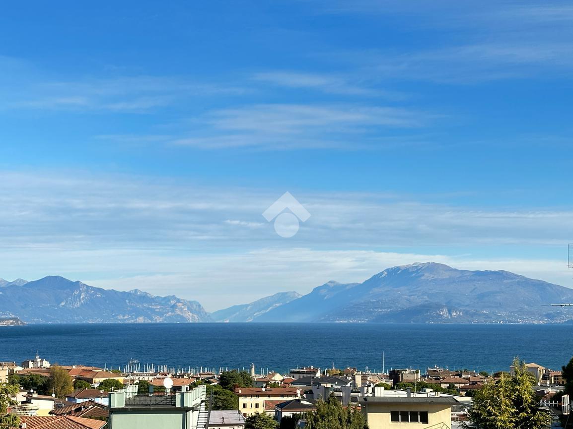 Appartamento in vendita a Desenzano Del Garda