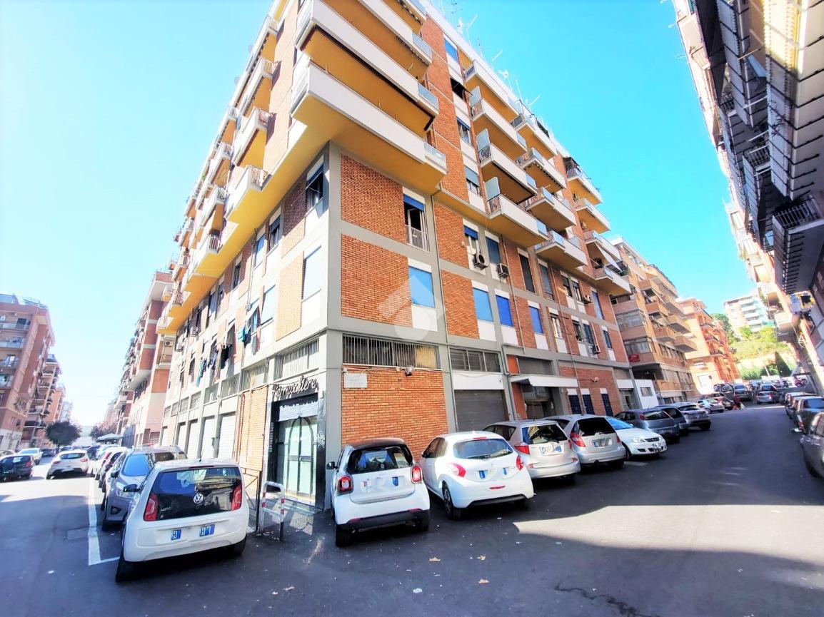 Negozio in affitto a Roma