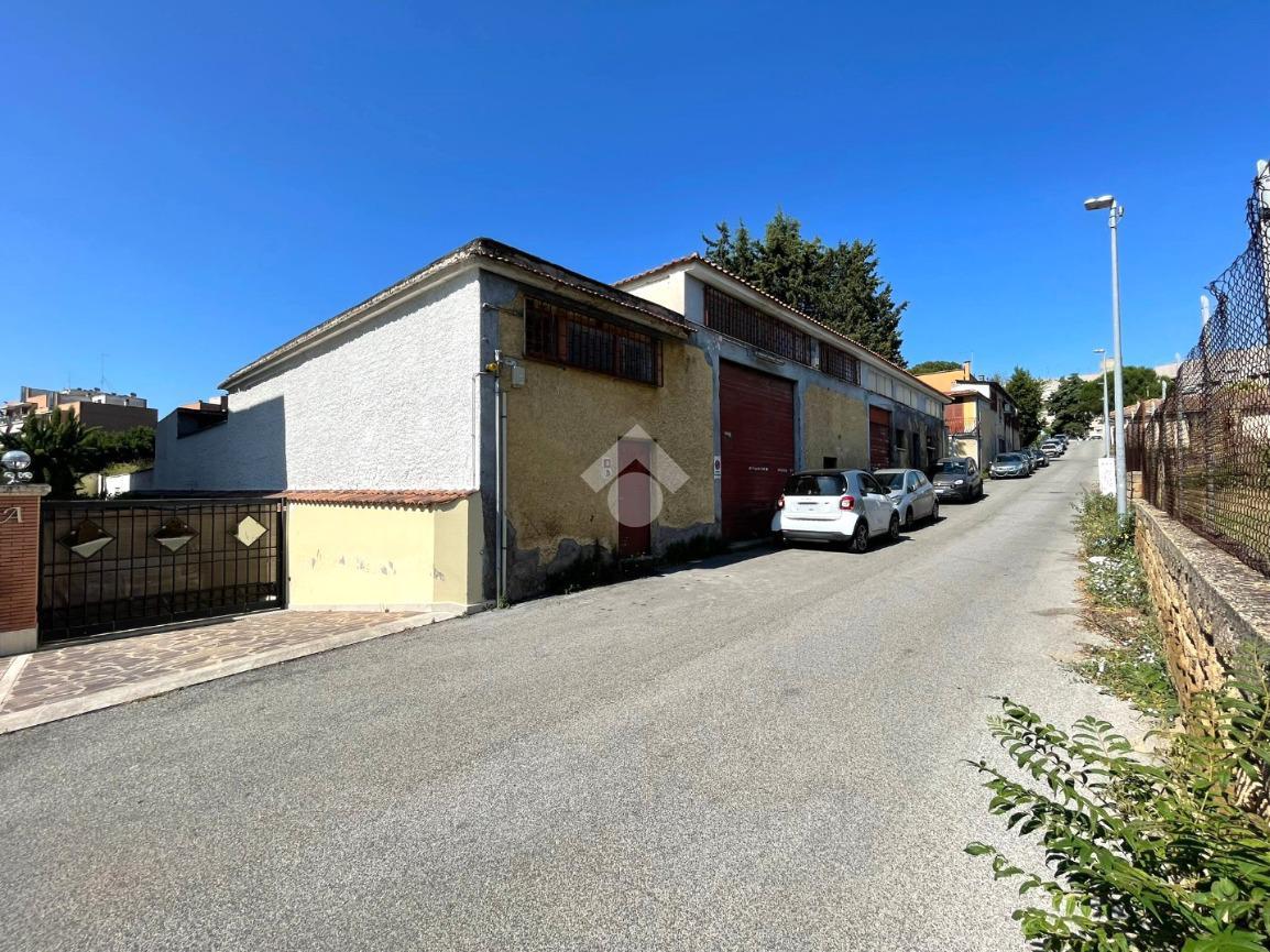 Negozio in affitto a Roma