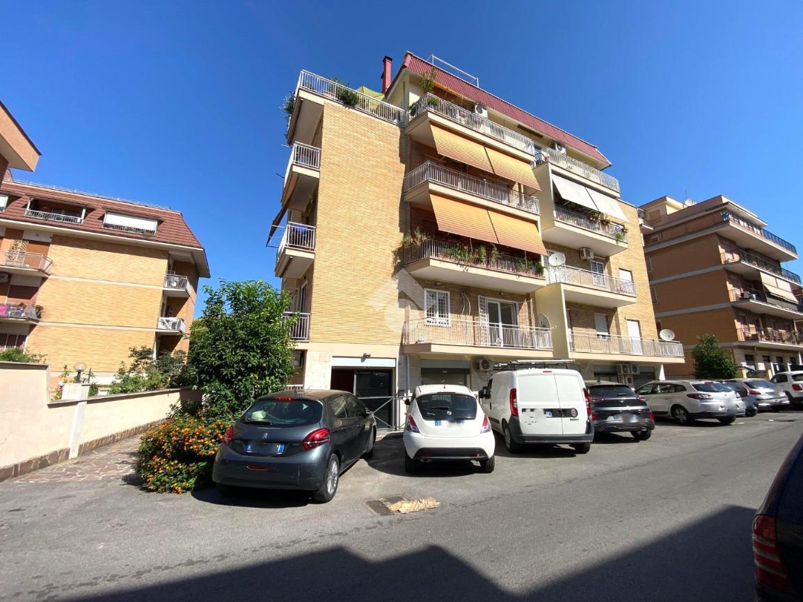 Negozio in affitto a Roma