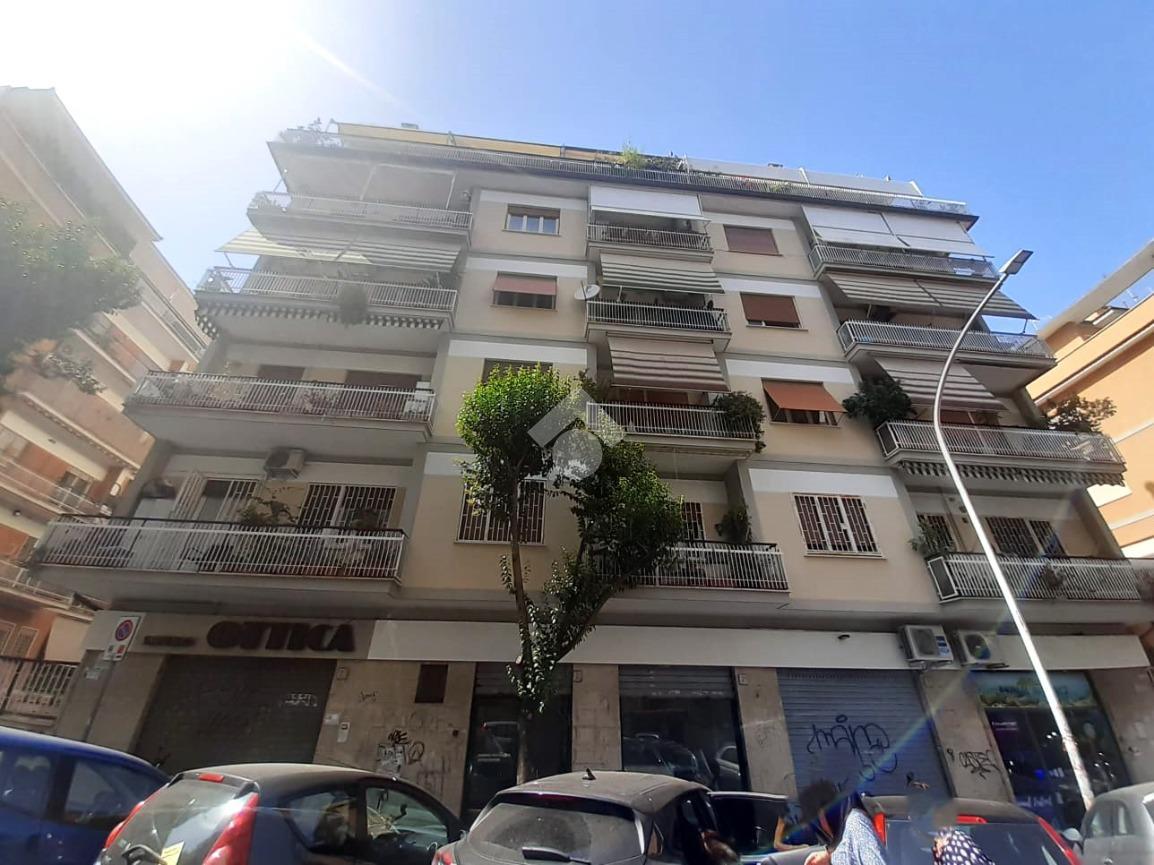 Negozio in affitto a Roma