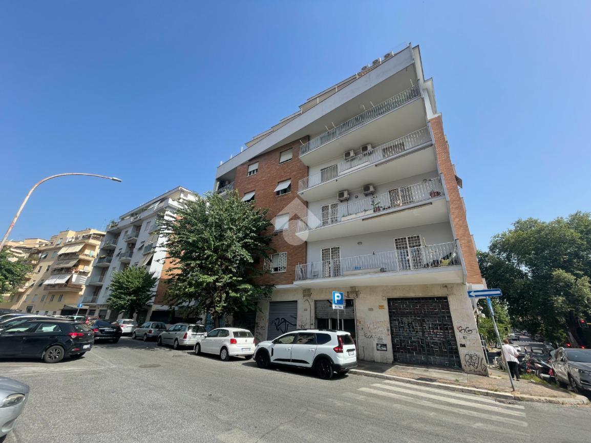 Negozio in affitto a Roma