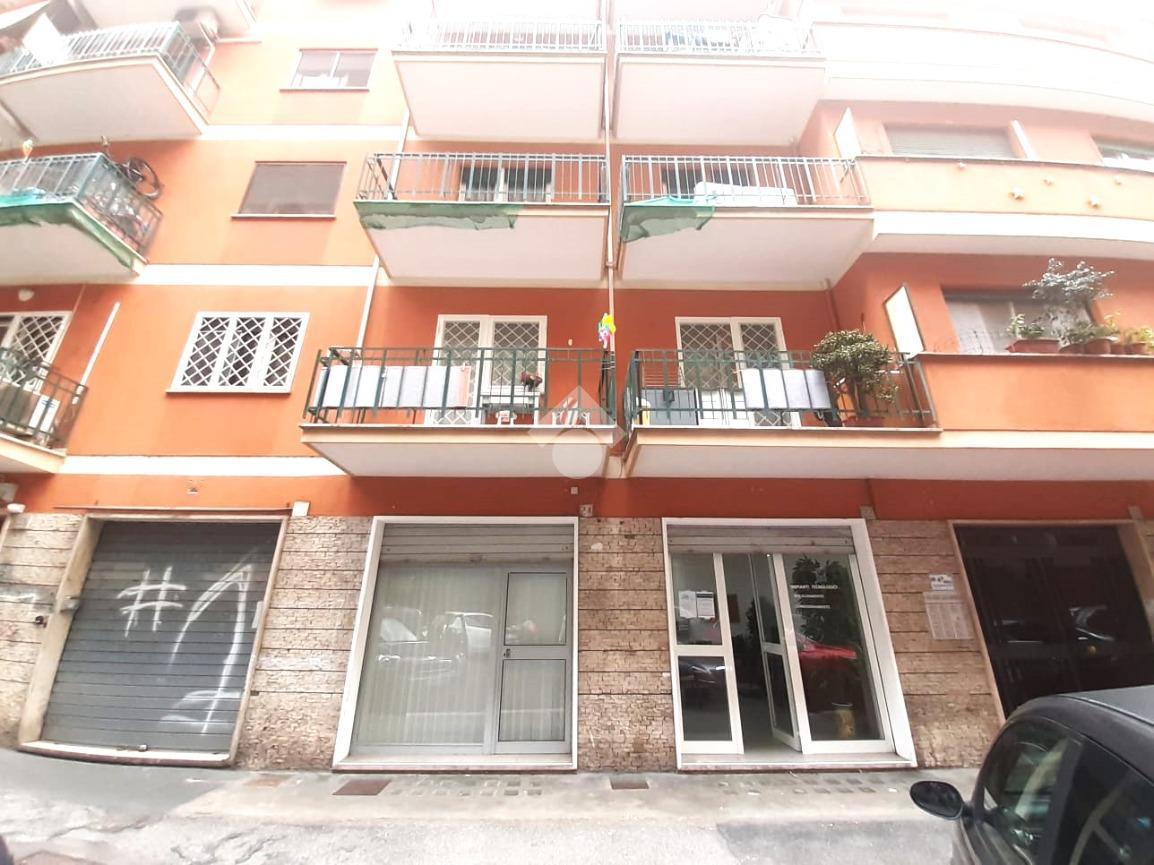 Negozio in affitto a Roma