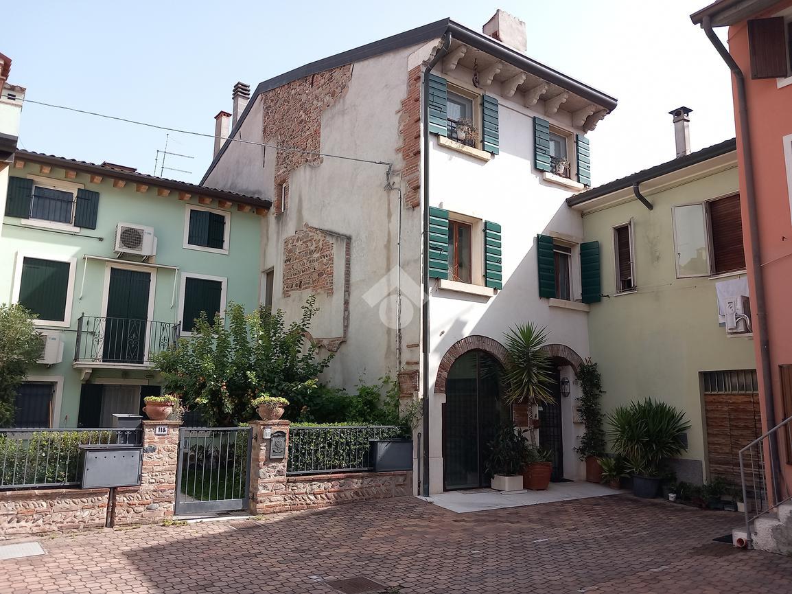 Casa indipendente in vendita a Pescantina