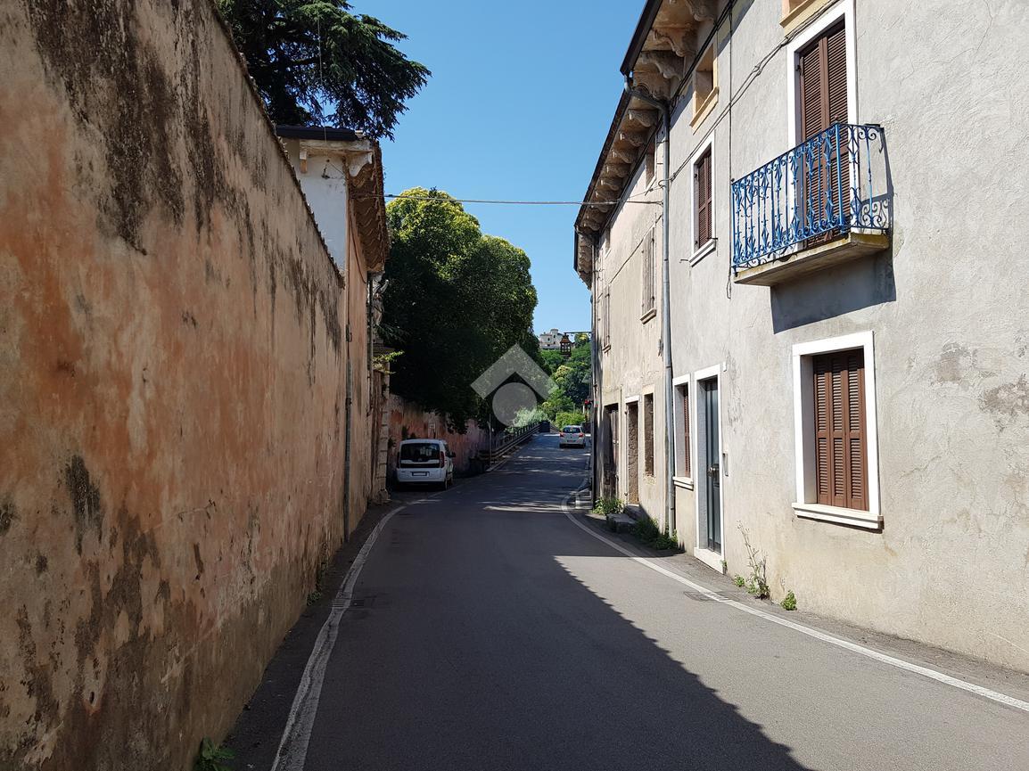 Rustico in vendita a Pescantina