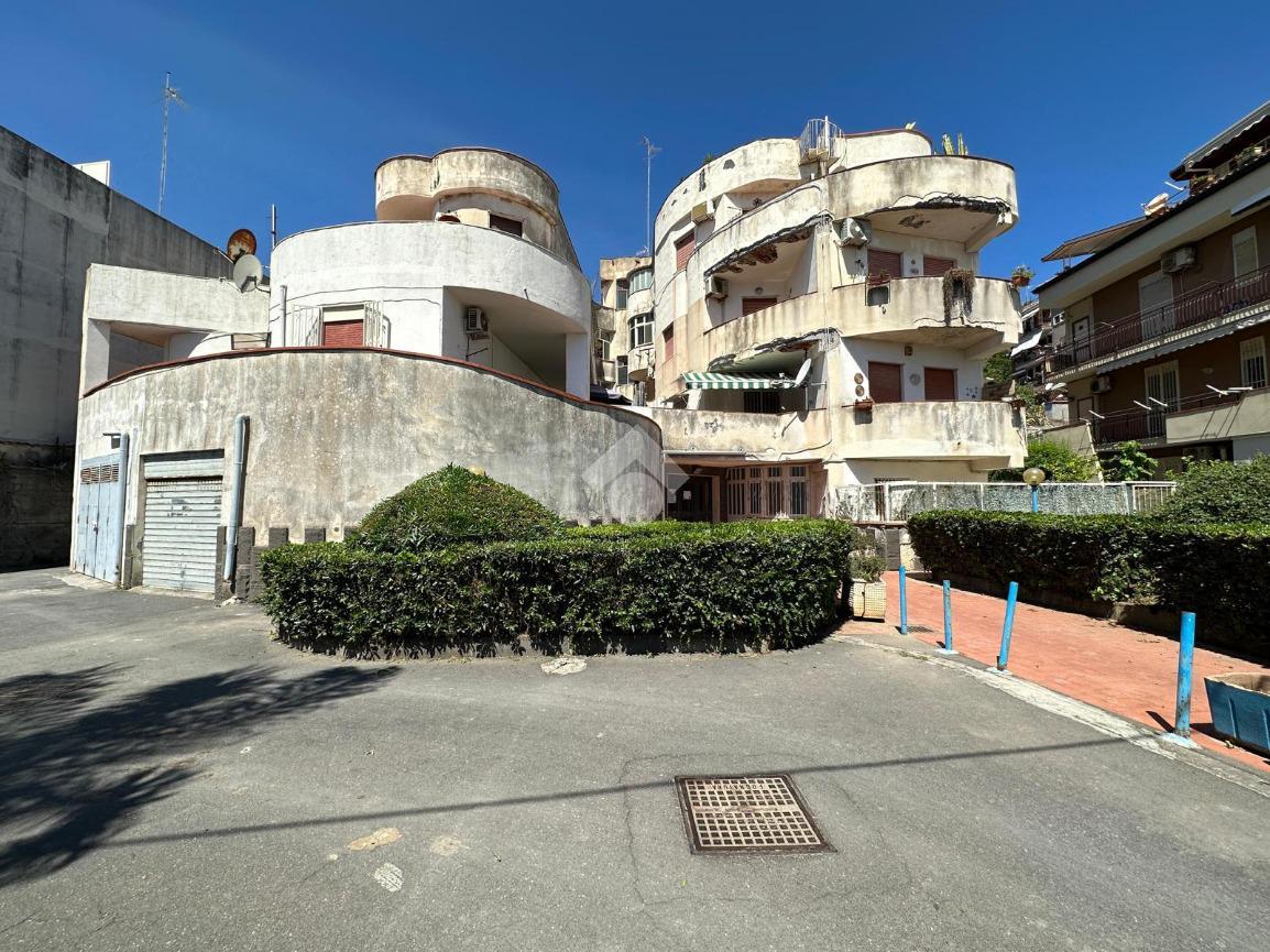 Appartamento in vendita a Aci Castello