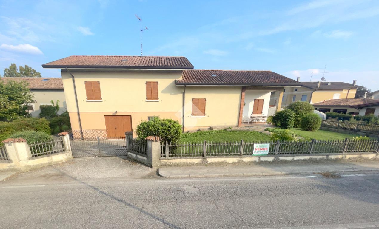 Villa in vendita a Ceresara