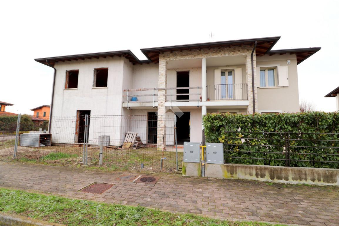 Villa in vendita a Ceresara