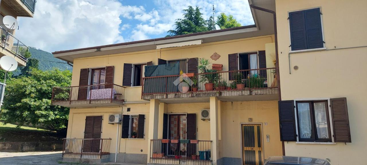 Trilocale in Piazza Stringa 13, Caprino Veronese