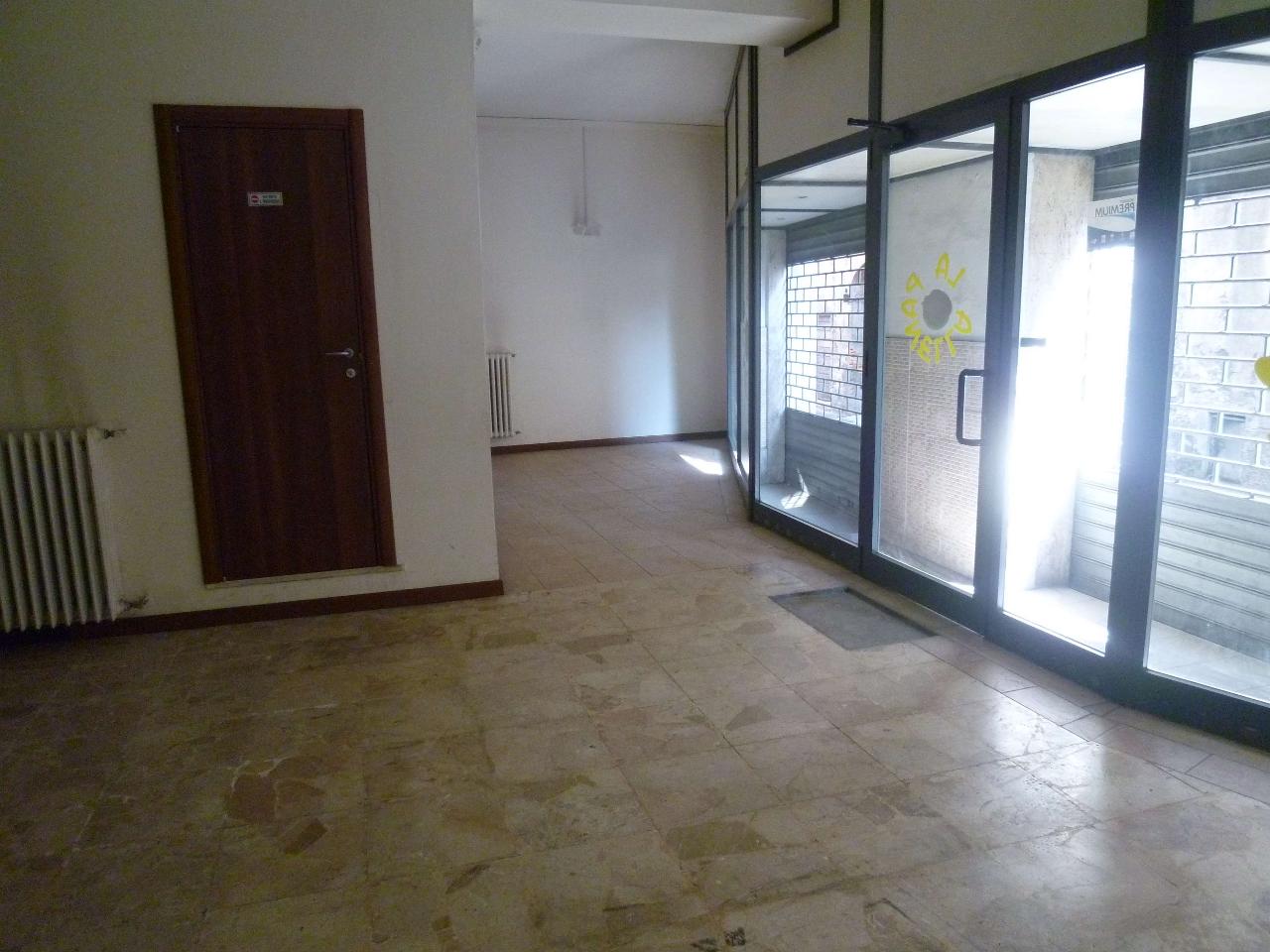 Negozio in affitto a Cadorago