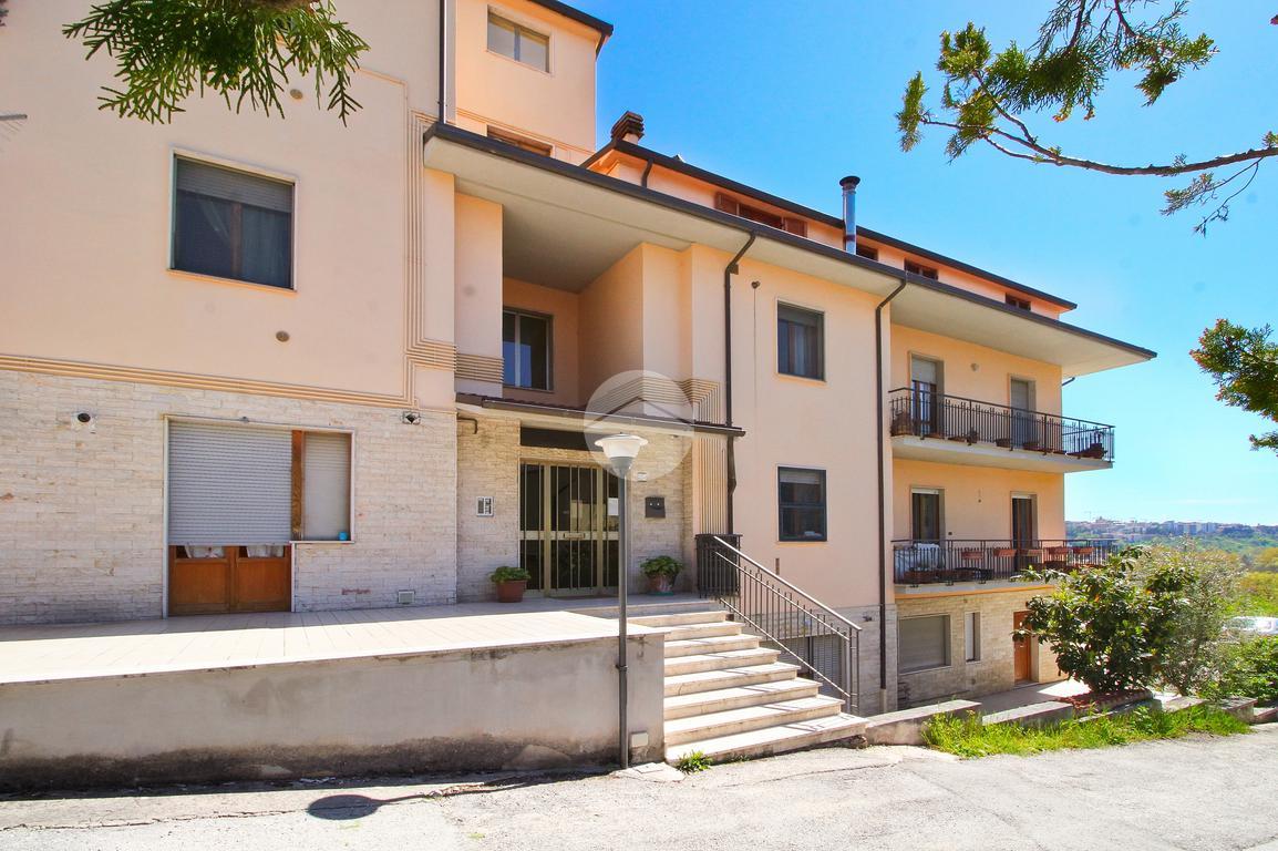 Trilocale in Via Salaria Antica Est 25, L'Aquila