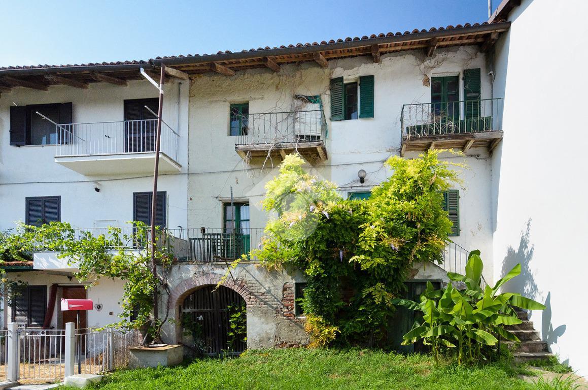 Rustico in vendita a Mombello Di Torino