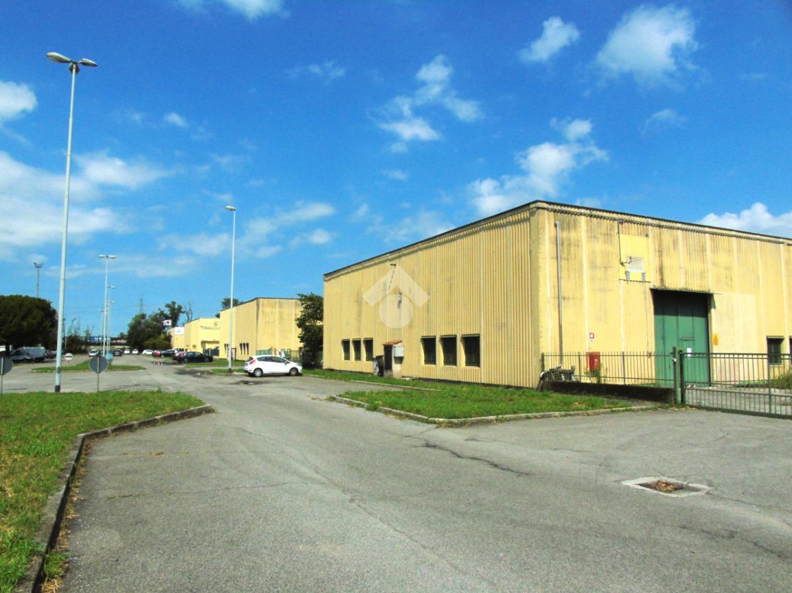 Capannone in vendita a San Zeno Naviglio