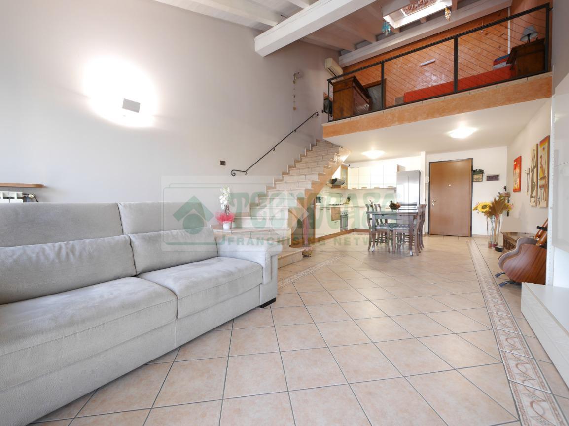 Appartamento in vendita a Urago D'Oglio