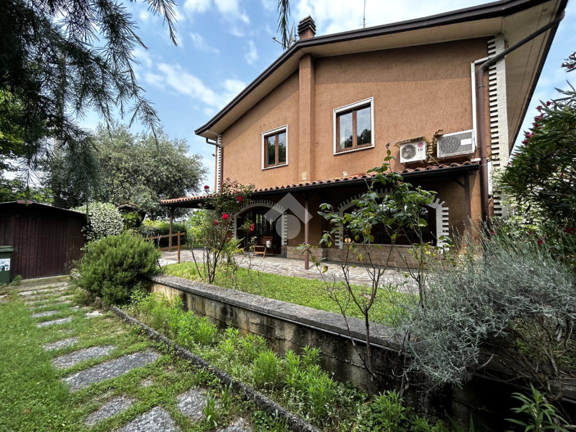 Villa in vendita a Peschiera Del Garda