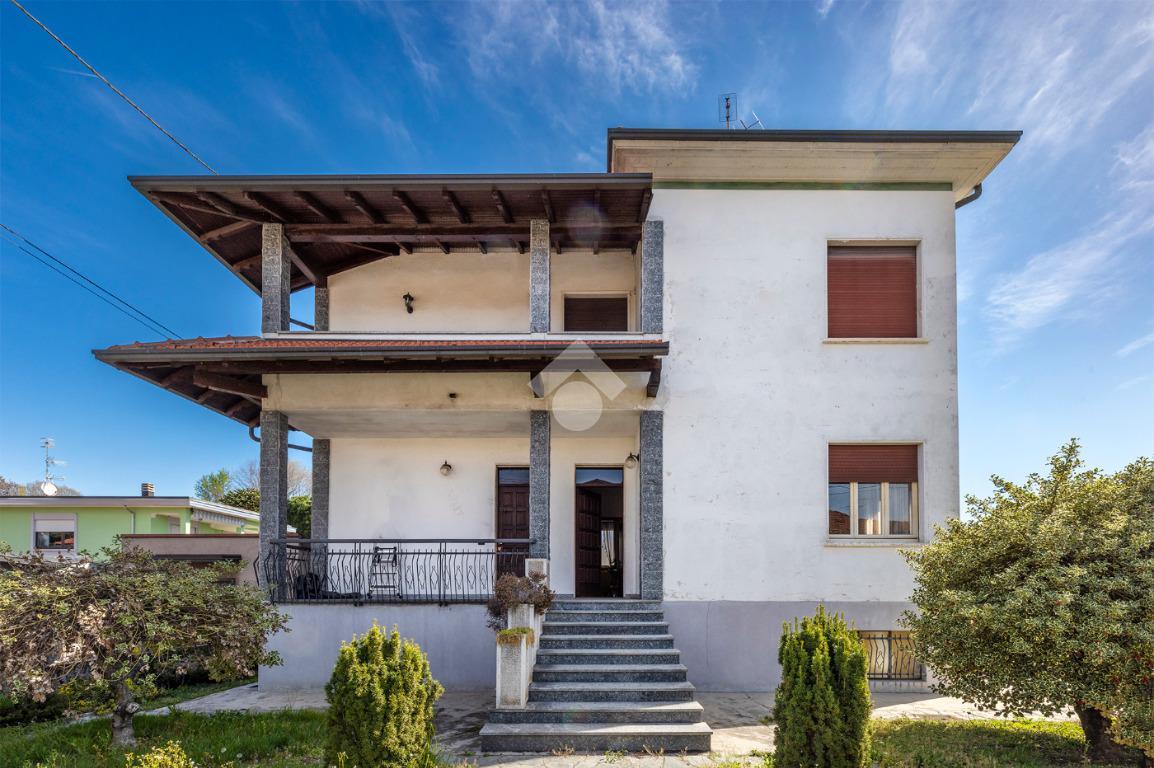 Villa in vendita a Gorla Minore