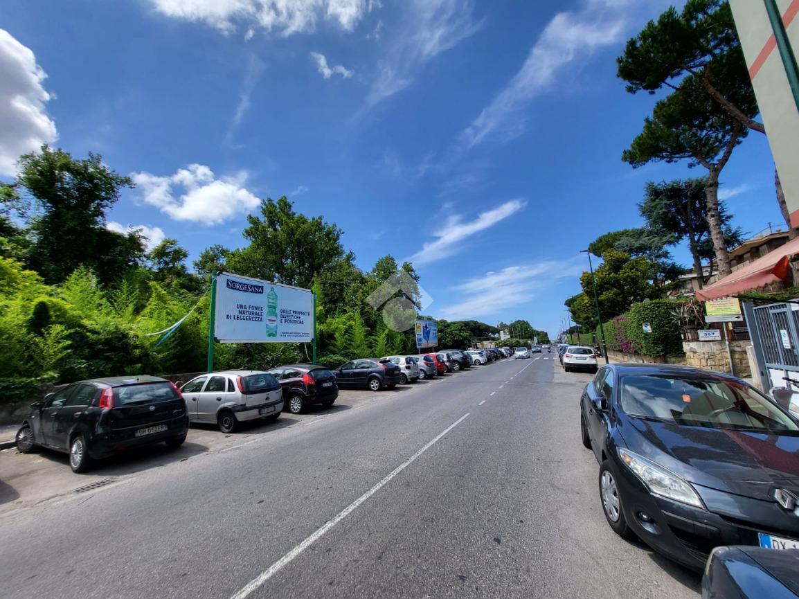 Negozio in affitto a Napoli