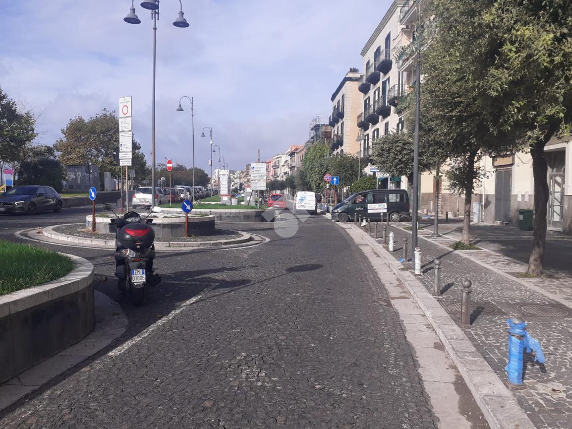 Negozio in affitto a Pozzuoli