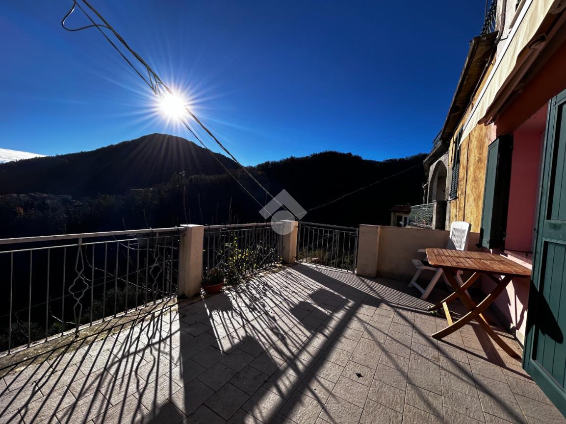 Casa indipendente in vendita a Ricco' Del Golfo Di Spezia