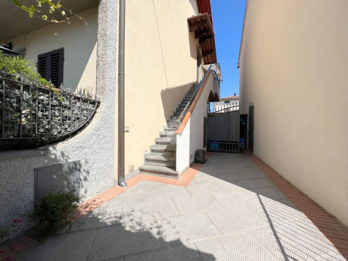 Casa indipendente in vendita a Campi Bisenzio