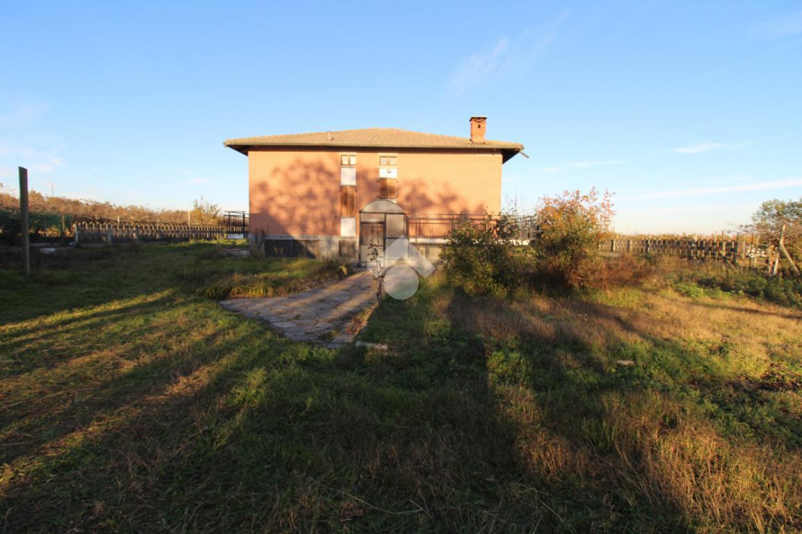 Casa indipendente in vendita a Alice Castello