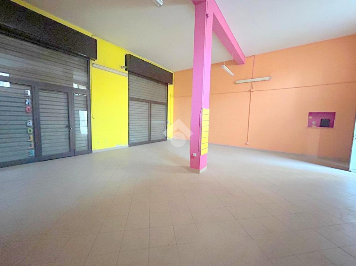 Negozio in affitto a Palermo