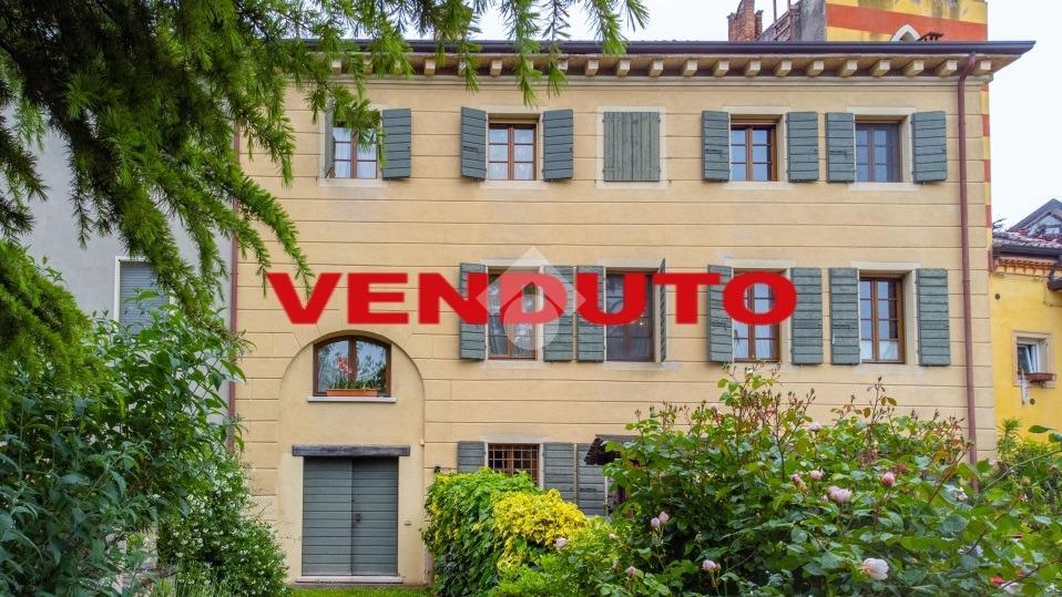 Rustico in vendita a Verona