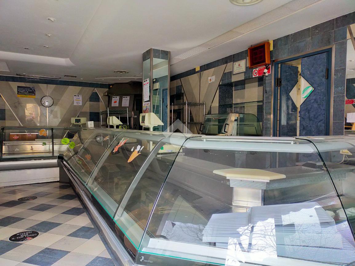 Negozio in affitto a Foligno