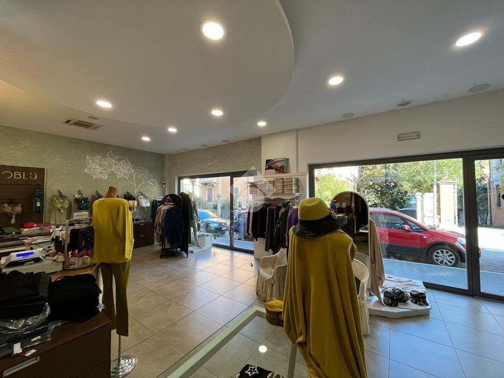 Negozio in vendita a Foligno