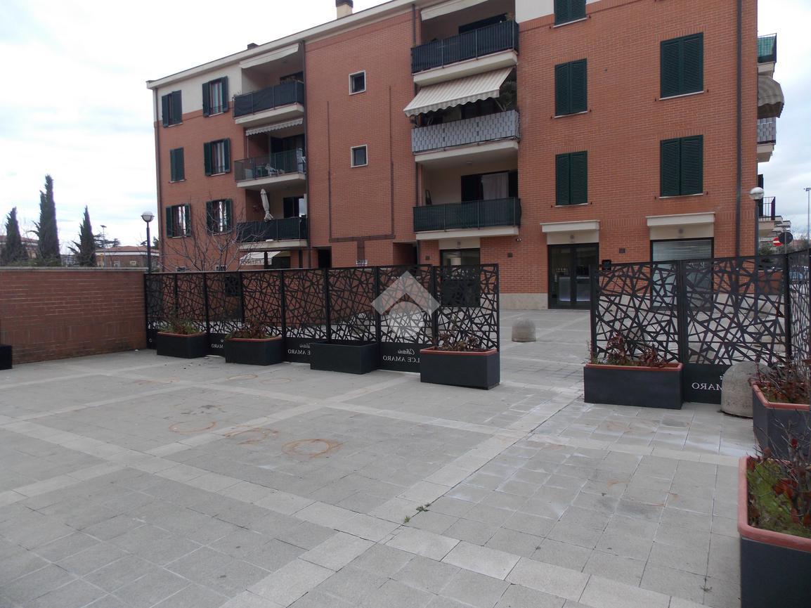 Negozio in affitto a Foligno