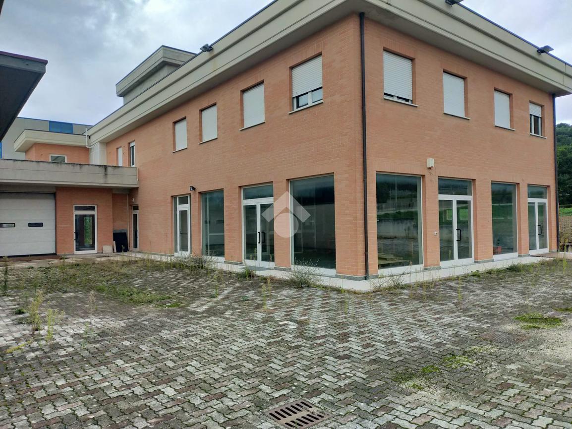 Capannone in affitto a Foligno