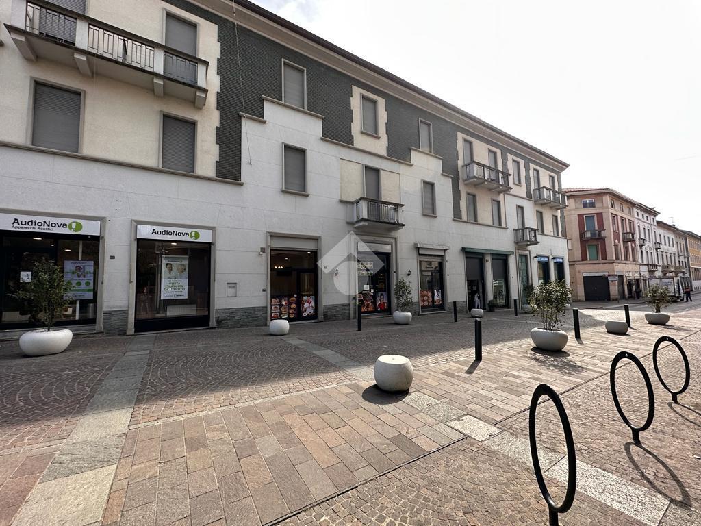 Negozio in affitto a Desio