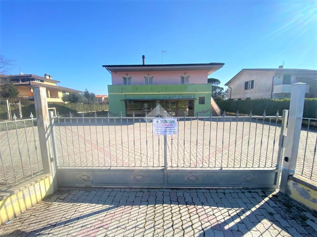 Negozio in affitto a Perugia