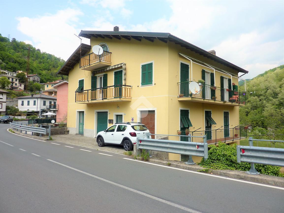 Casa indipendente in vendita a Mezzanego