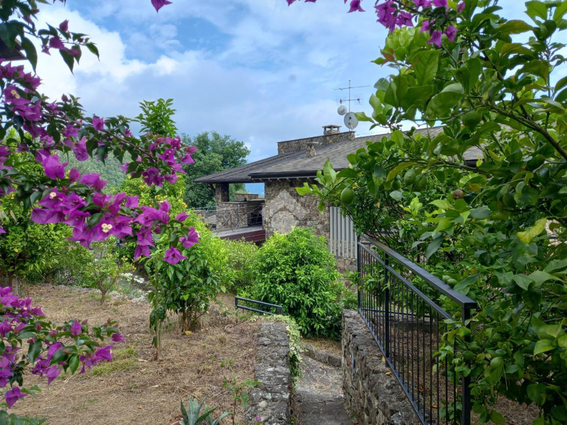 Villa in vendita a San Colombano Certenoli