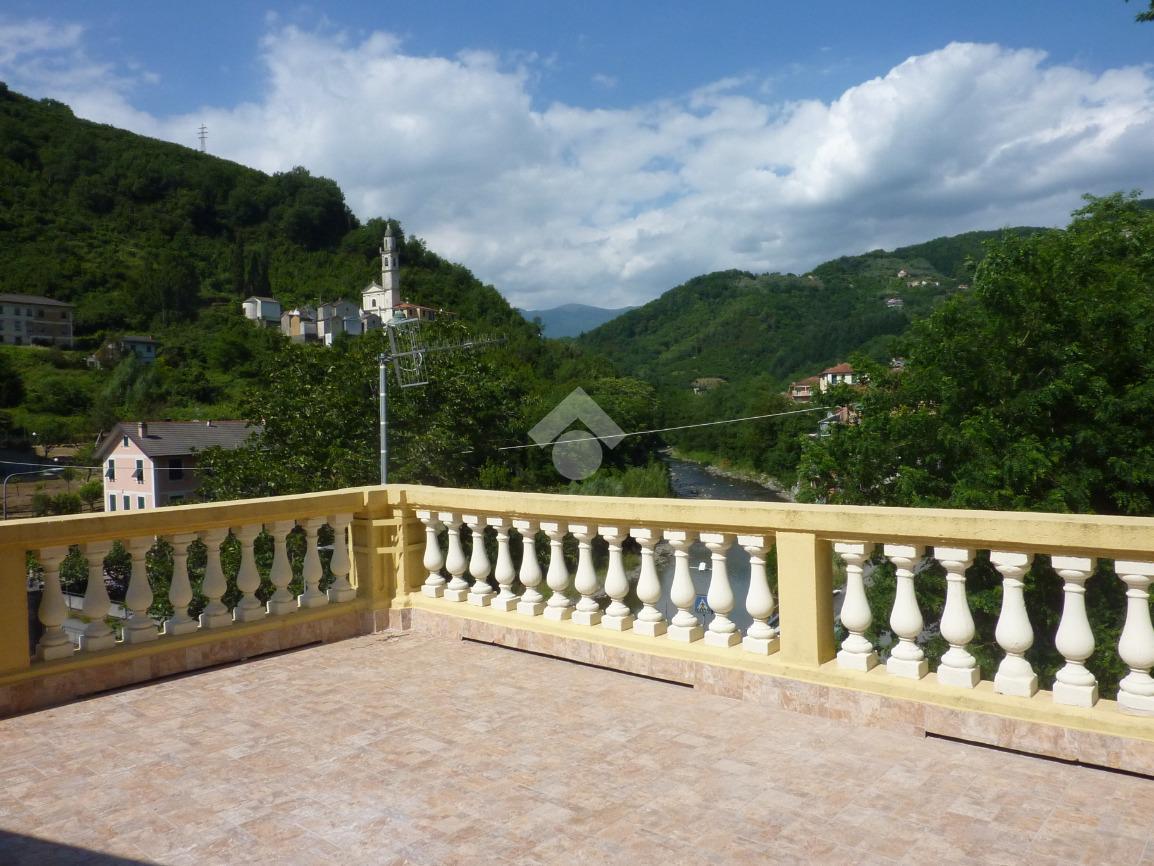 Appartamento in vendita a Mezzanego