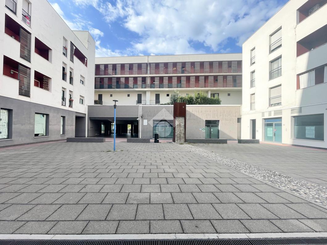 Negozio in affitto a Brescia