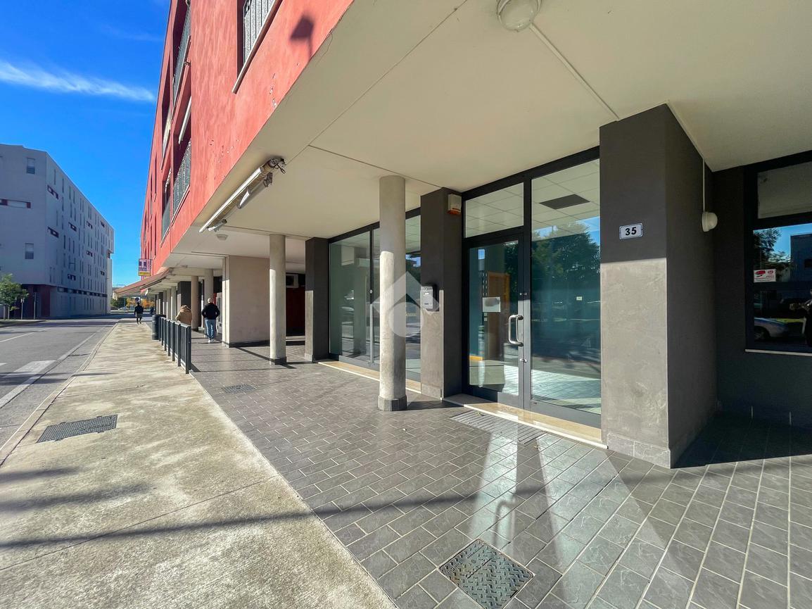 Negozio in affitto a Brescia