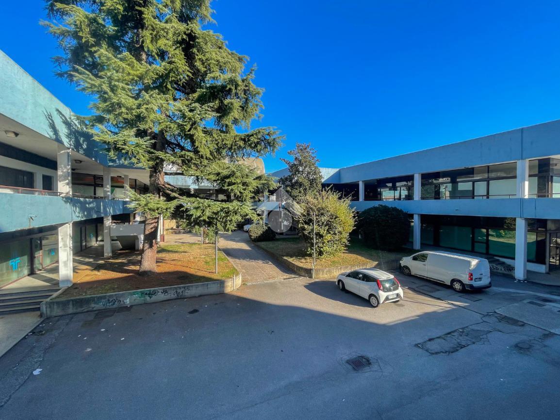 Negozio in affitto a Rezzato