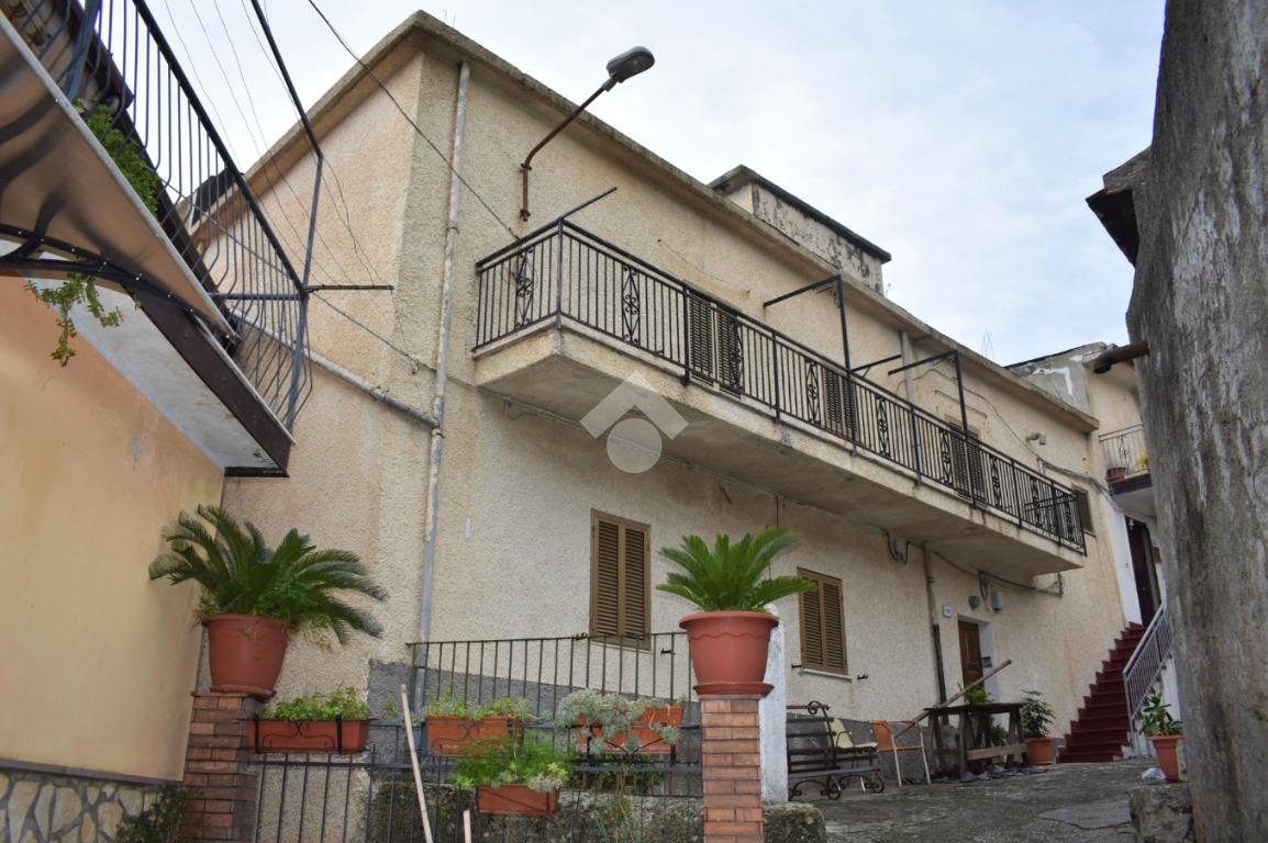 Rustico in vendita a Paola